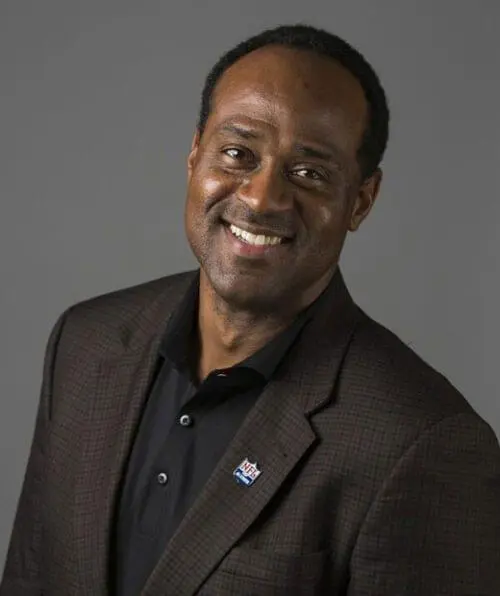 Reggie Jones - SIGND